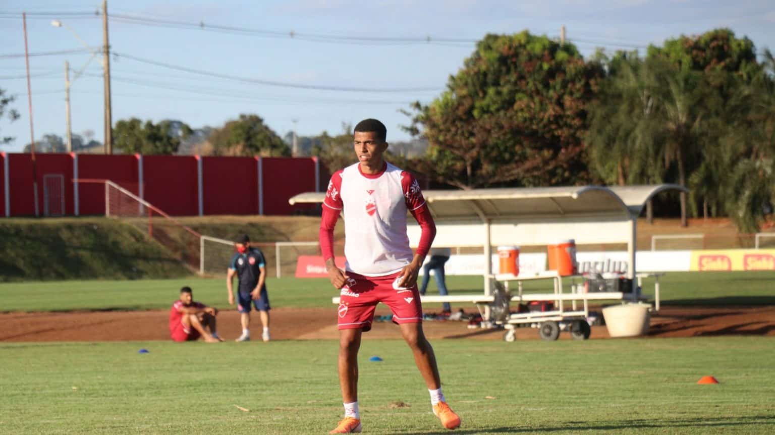Depois de duas temporadas no exterior, Matheus Barbosa retorna ao Vila ...