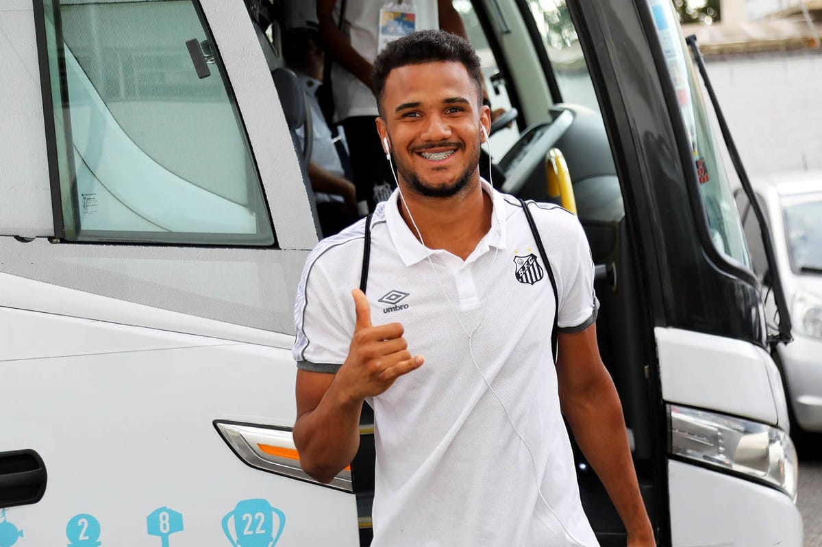 Derick comemora retorno ao elenco principal: "Ajudar a equipe quando ...