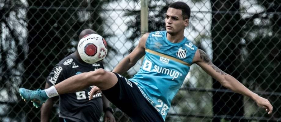 Kaiky agradece confiança e espera se adaptar também como volante ...