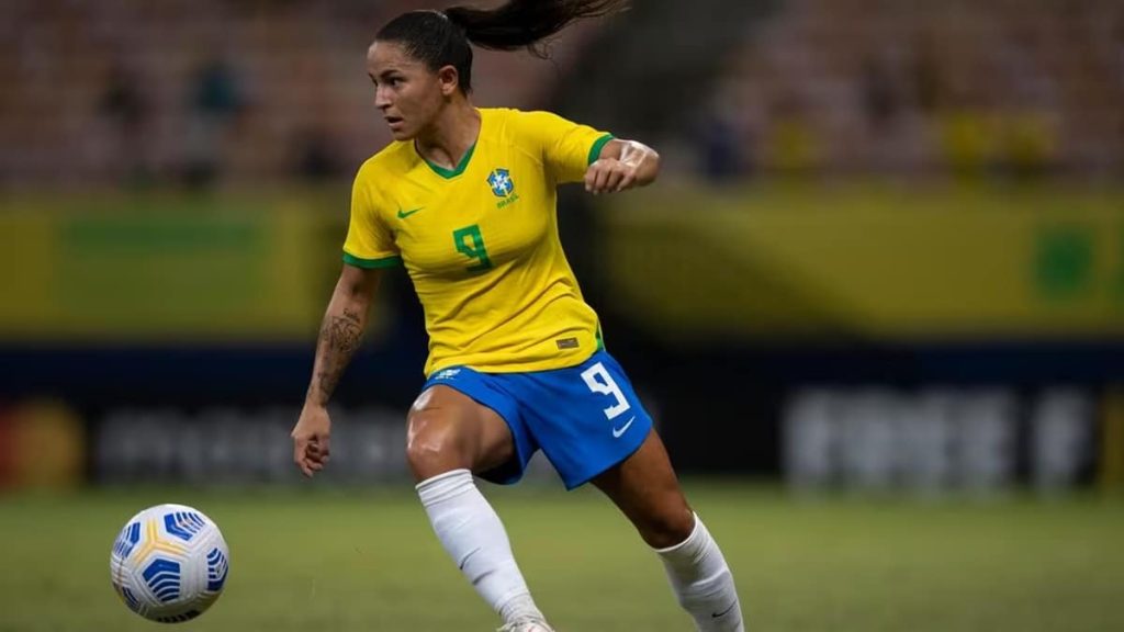 Debinha: biografia, estatísticas, carreira e prêmios - Futebol na Veia